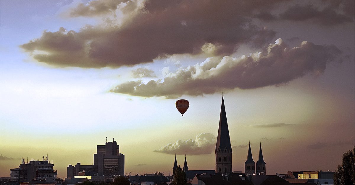 Schau-in-den-Himmel-Tag - Look Up at the Sky Day USA - 14. April